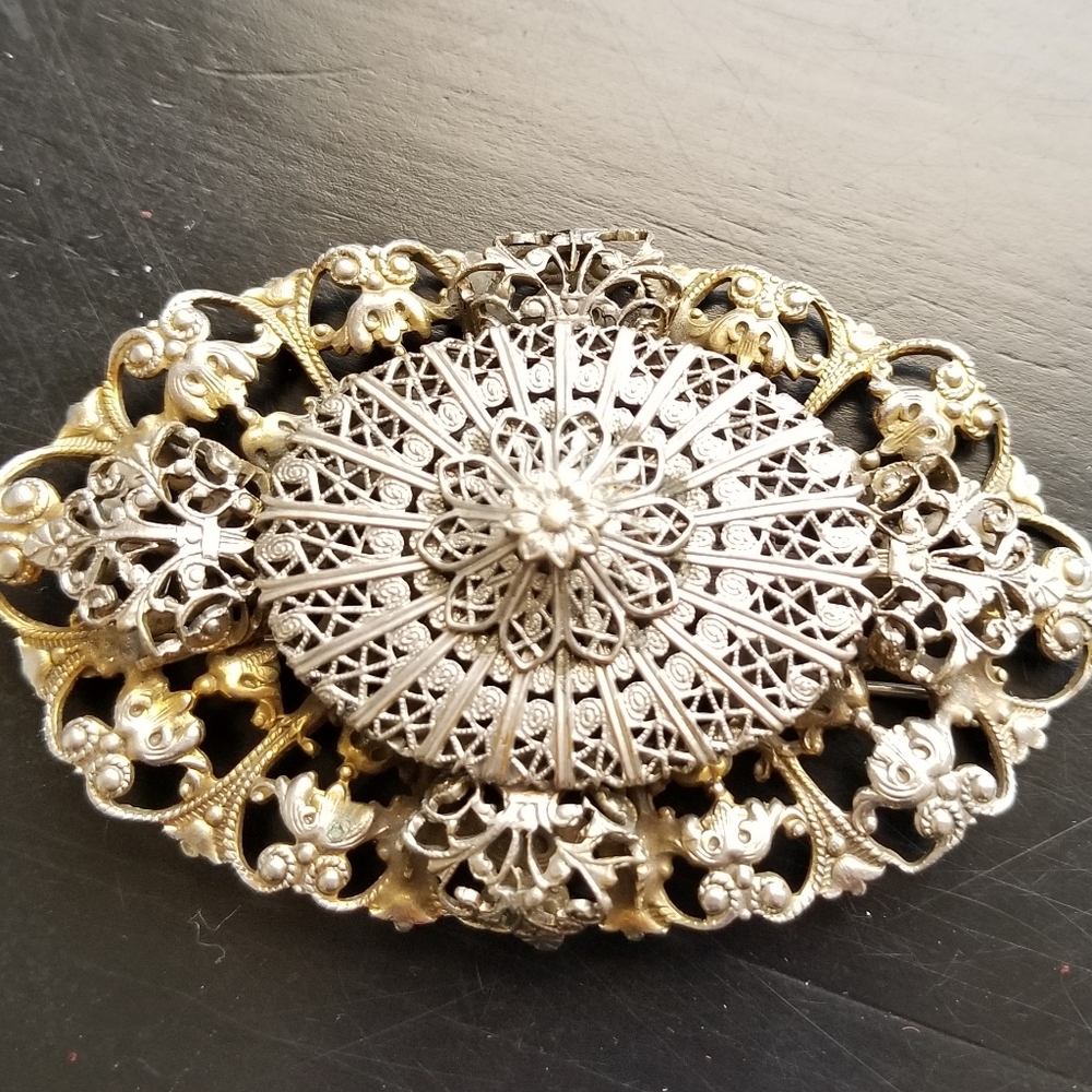 Vintage Metal Scrollwork Brooch Pin - Gem